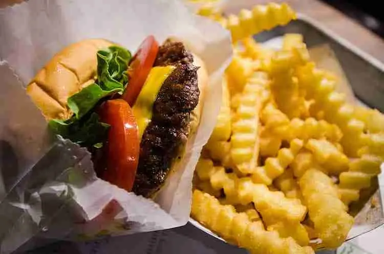 10 fast food a New York: scopri quelli consigliati dove mangiare